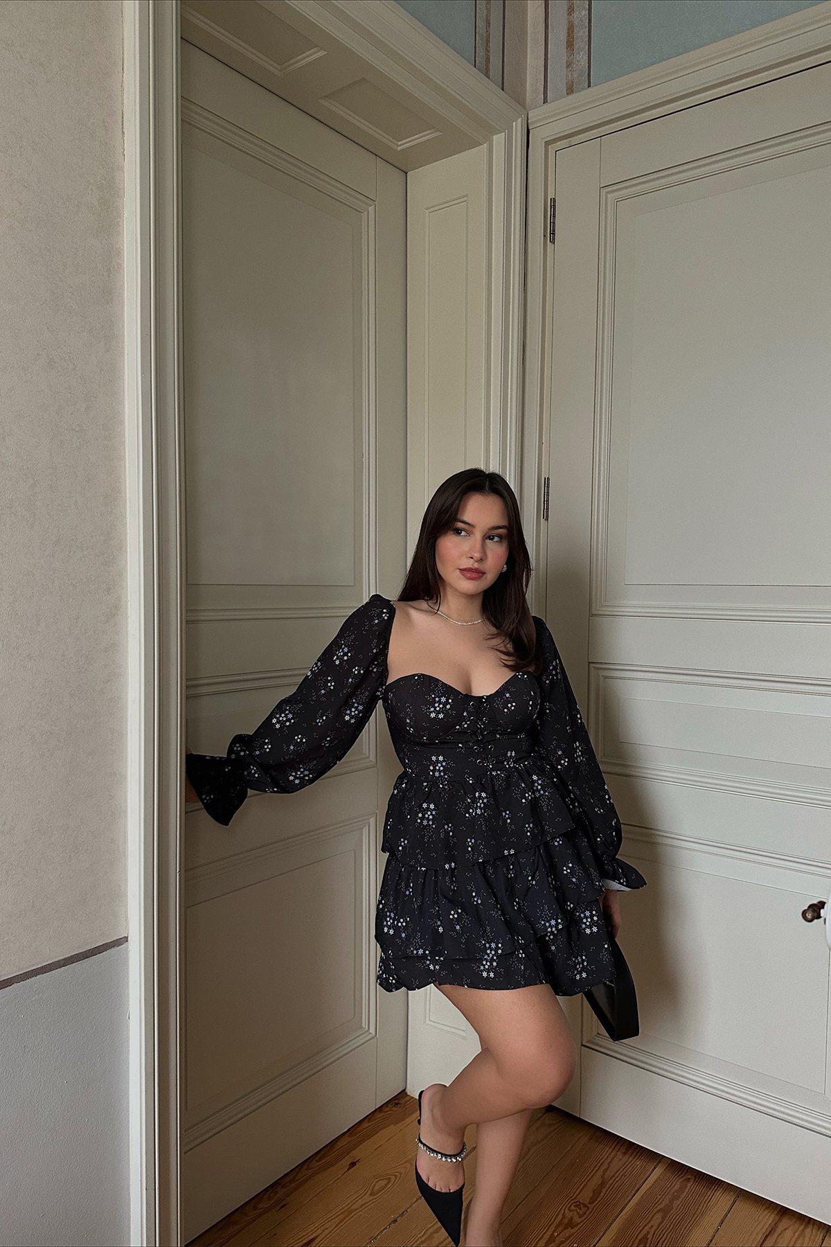 Siyah Çiçekli Balon Kol Mini Elbise ATE3706 - Eyyo